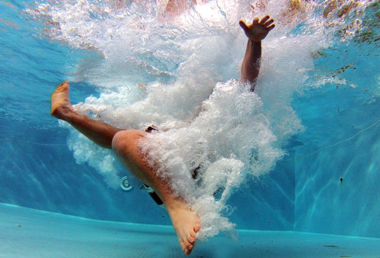 Underwater splash, pic - Fitness & Wellness News